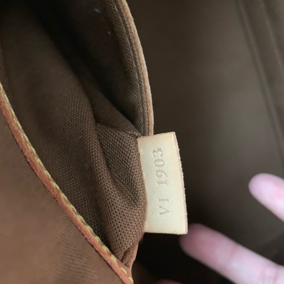 Louis Vuitton | Bags | Auth Louis V Monogram Alma Pm Compact Wallet ...